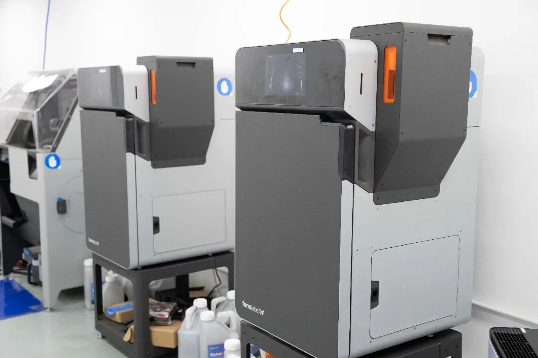 无需百万级投入Formlabs SLS设备实现工业级打印质量和批量生产_中国机器人网